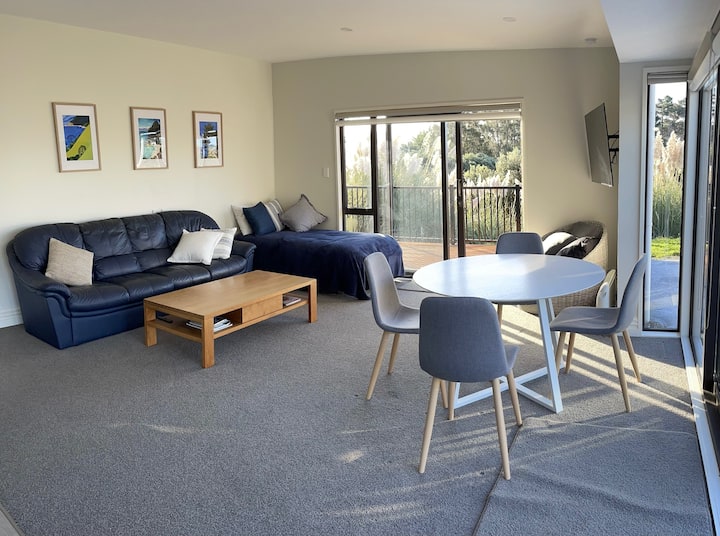 Lagoon Apartment B - Porirua