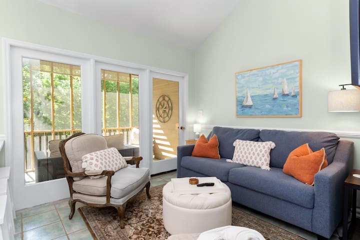 Great Location, Short Walk To The Beach, In Town - Emerald Isle, NC