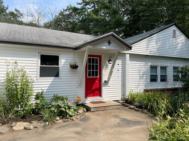 Charming Boothbay Cottage - Boothbay, ME