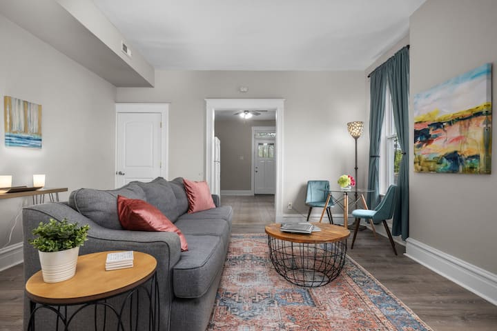 Garden Gem 2-close To Major Hospitals! - Saint-Louis, MO