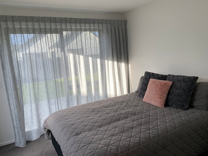 Warm Sunny Room In New Home - Alexandra