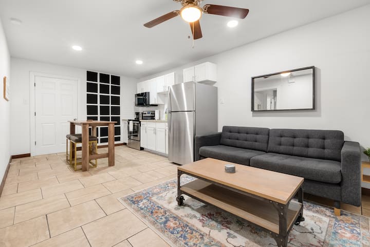 Peaceful And Modern Stay Near Bishop Arts District - Dallas, TX
