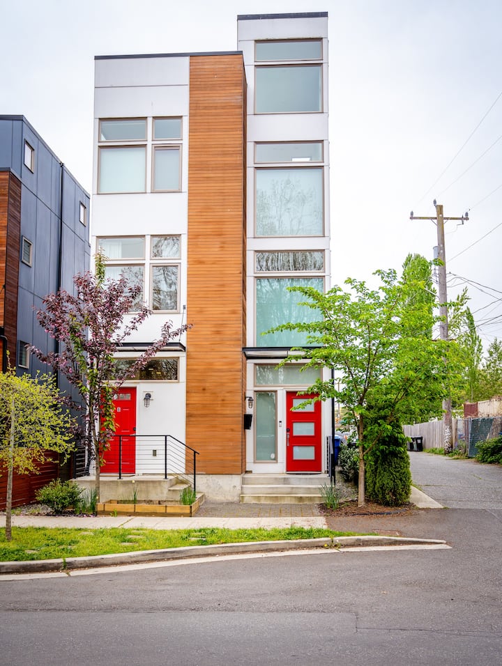 Explore Seattle: Free Parking & Walk To Light Rail - Delridge - Seattle