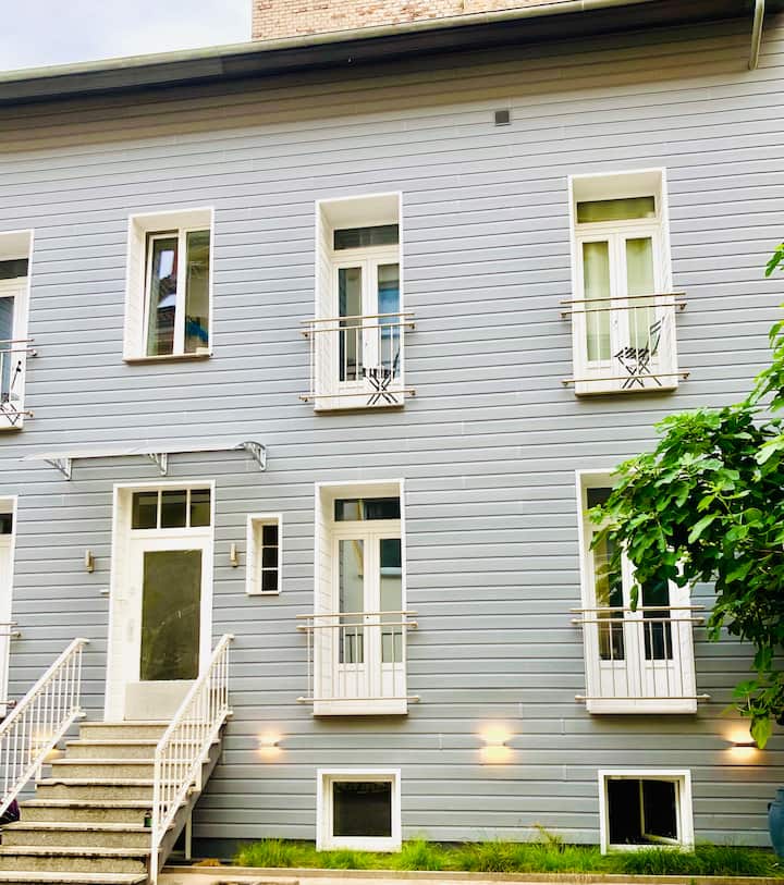 Gästehaus Mit 4 Apartments Und 8 Betten -Am Staden - Sarrebruck