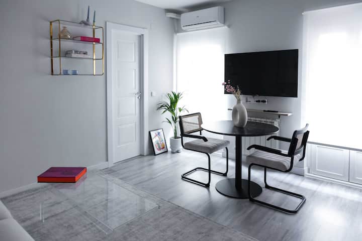 Private Terrace & Chic Design In The Center - Madrid