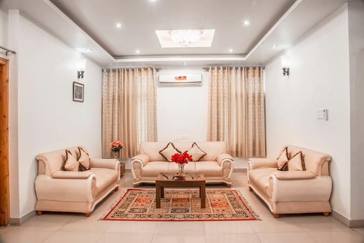 3bhk Karan's North Valley View Apartment - Shimla