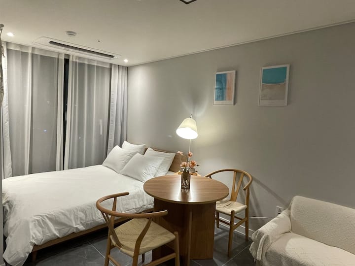 [쭈아네]#넓은원룸#신축#넷플릭스#초고층#청결100%#해변60초#시티&마운틴뷰 - Busan