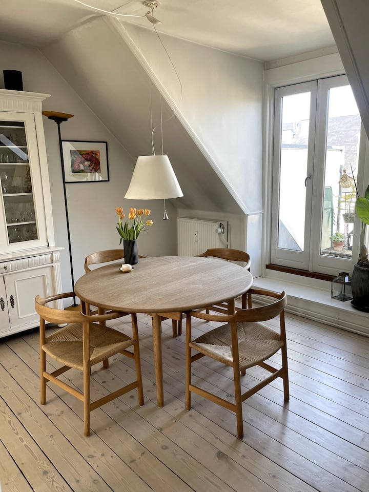 Moderne, Lys Lejlighed Med Altan - Copenhagen