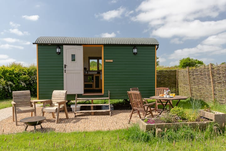Luxury Shepherds Hut - Firepit  - Wild Swimming - East Sussex