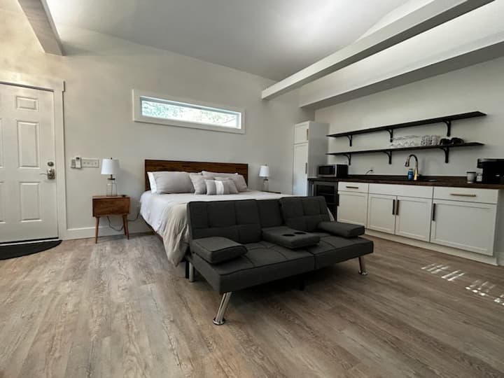 Guest Suite With King Bed - Charleston, SC
