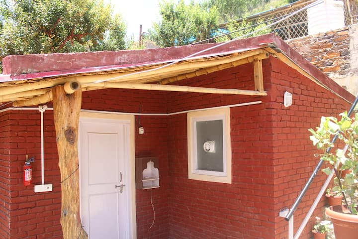 Rustic Look Superior Room - Mukteshwar