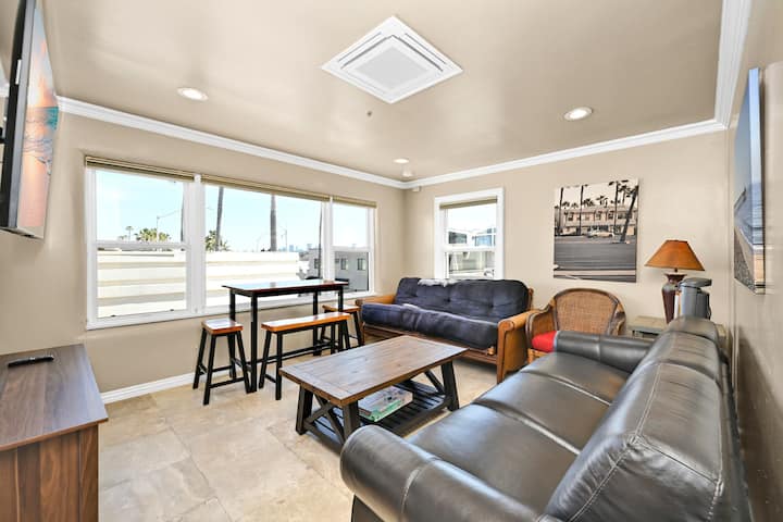 Clean Budget Friendly Apartment Steps From Beach - 뉴포트비치