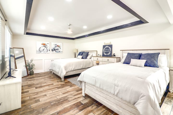 Sea Bliss- Luxurious Home Close To Beach - Huntington Beach, CA