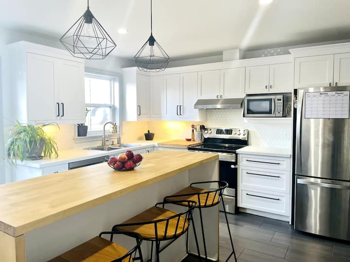 Spacious And Close To Everything - 핼리팩스 카운티