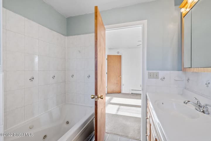 Serenity Oasis, Hassle-free - Albany, NY
