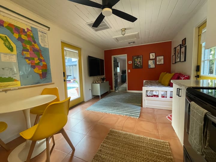 Vintage Florida Vibes House - EDC Orlando