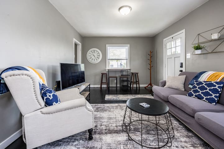 Cozy, Pet Friendly, Private - シーダー・ラピッズ, IA