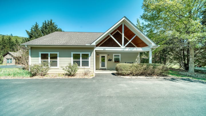 Country Lane - Creek Front - Hiawassee, GA