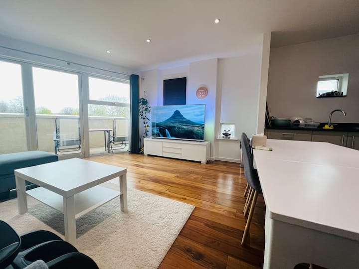 Spacious Modern Apartment With 2 Double Bedrooms - London