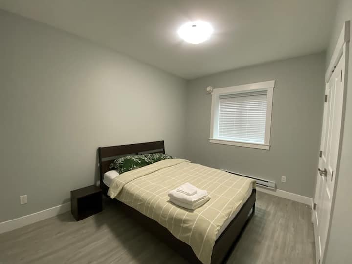 Large New 1 Bd Suite In Surrey - ラングリー