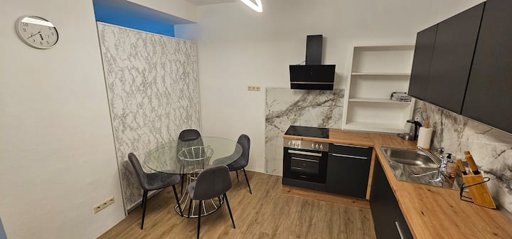 2 Zimmer Wohnung, 5 Min Bis Hbf - Aachen