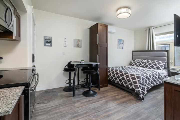 Top Location. Metro, Park. - Laval, Quebec, Canadà