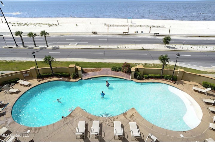 Mermaids Retreat, Heated Pool & Spa, Luxury! - Gulfport, MS
