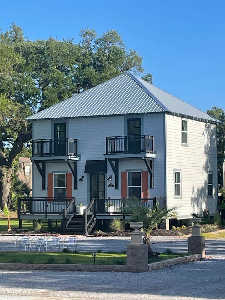 Gorgeous 4 Bedroom In A Great Location - Ocean Springs, MS