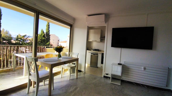 Superbe Studio 100 M Plage Avec Balcon Vue Mer - Juan-les-Pins
