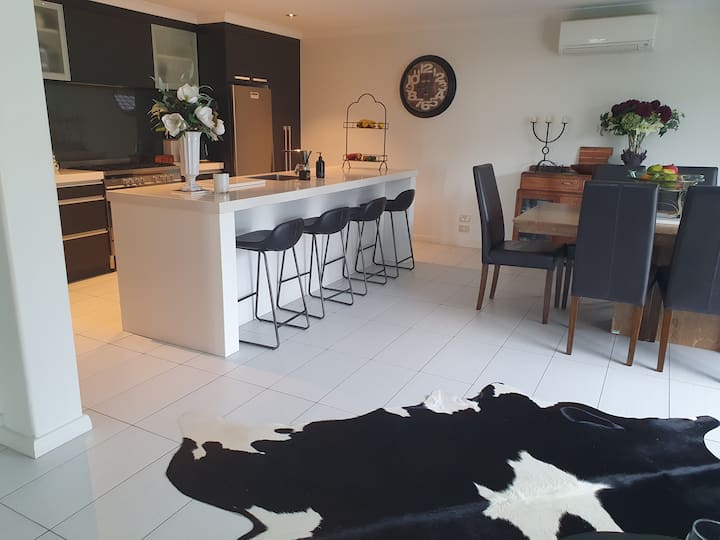 Classy Comfort With Spa - Tauranga