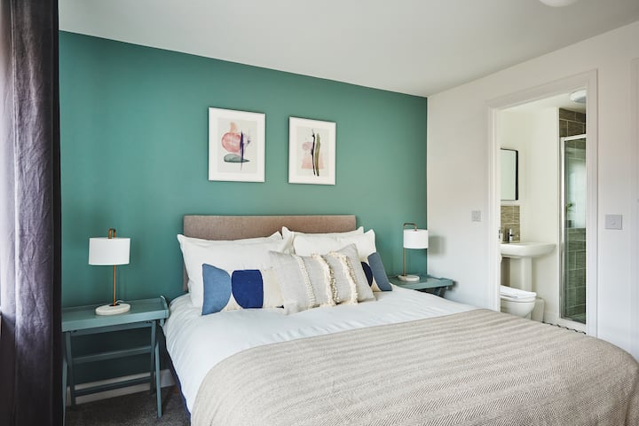 Coventry Home For 6+2, 150mbp Wi-fi + Parking - Coventry