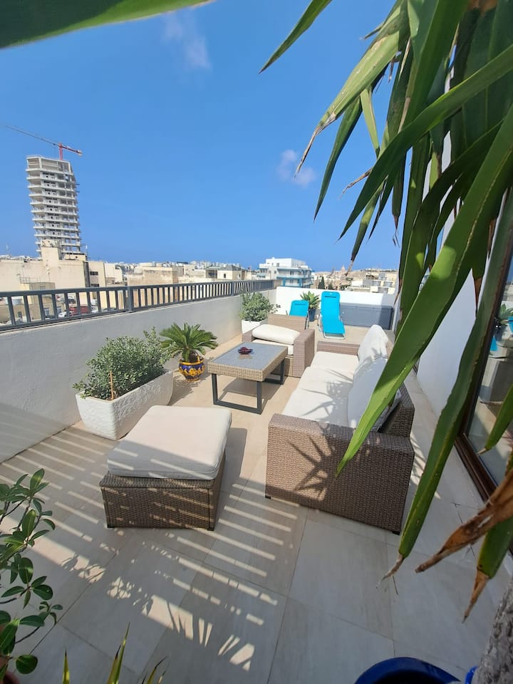 The Queen Freddy Penthouse - Malta