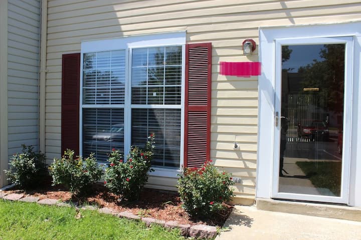 Entire Townhouse | 30+ Day Stay | Verdi - Silver Spring, MD