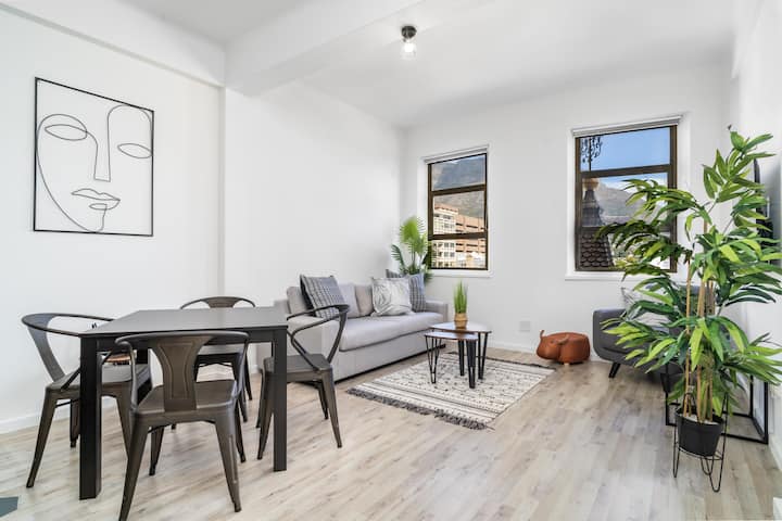 *No Loadshedding* 2bed | Pool & Park | Central - Camps Bay