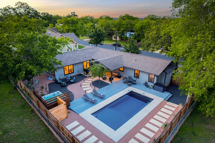 Luxury House W/ Pool, Hot Tub & Ev Charger - Fredericksburg, TX