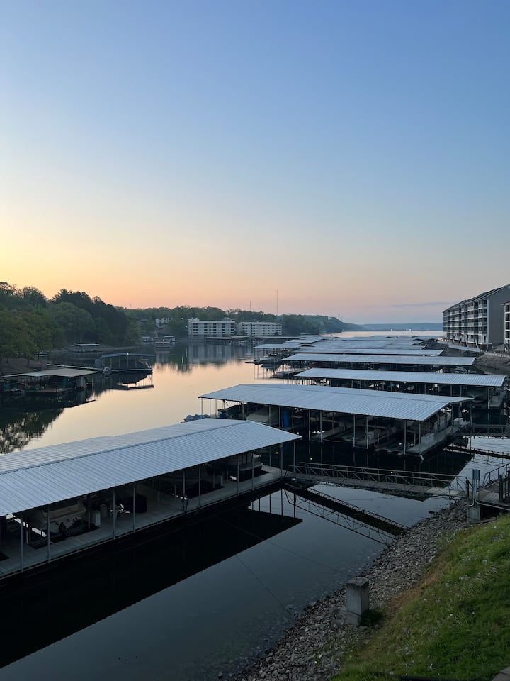 Charming Lakeview Condo – Perfect Cozy Retreat! - Lake Ozark, MO