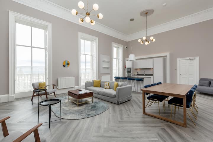 York Place City Centre 2 Bedroom Deluxe Apartment - Edinburgh, UK