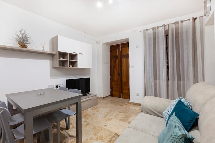 Designer Home With Comfy Sofa In Central Valletta - Valletta, Malta
