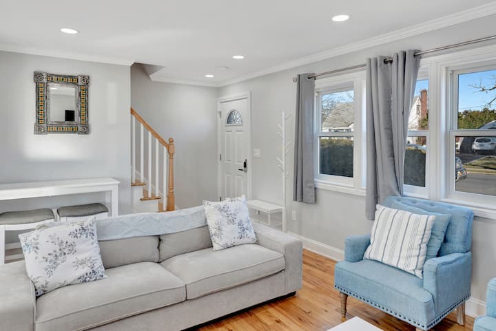 Renovated 5br Near Hofstra |Sleeps 10|free Parking - Freeport, NY