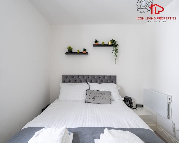 1-bed Apartment – Sleeps 4 | Free Wifi & Parking - London