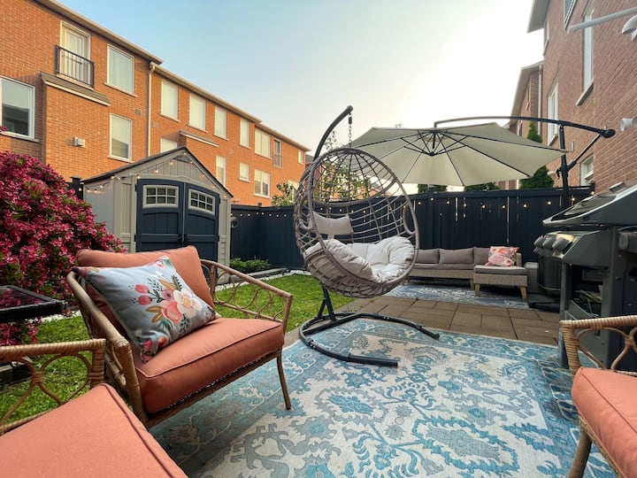 Stylish 3-story Townhome Close To Subway - Toronto