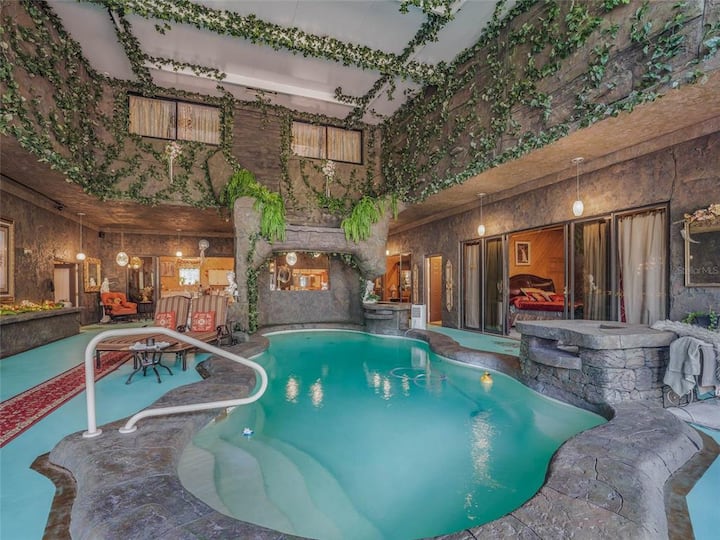 Private Indoor Pool Home - Homosassa