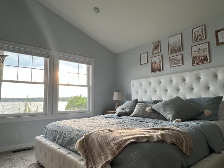 Cozy Water Front Lake House! - Bass Lake, IN