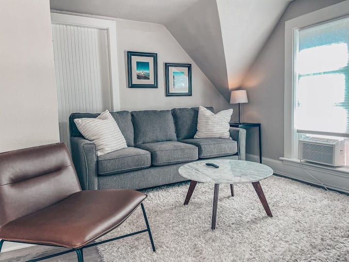 Near East Side 1 Bedroom - Madison, WI
