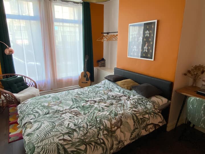 Cosy Bedroom In The Heart Of Lark Lane - Liverpool