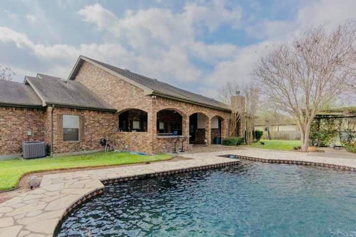 Lux Home W/ Pool, Theatre, Near Spi (Sleeps 15) - Brownsville, TX