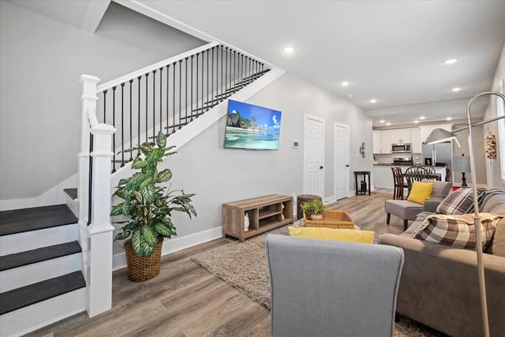 Modern Indy Condo Near Lucas Oil & Gainbridge - Indianapolis, IN