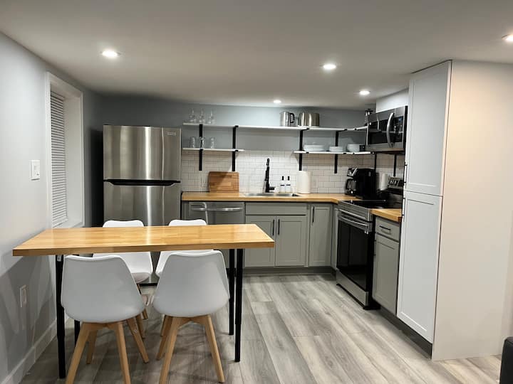Modern Getaway | Walk To Metro | Free Parking - 銀泉
