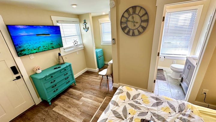 *Cozy Coastal Retreat With Private Porch* - Cape May, NJ