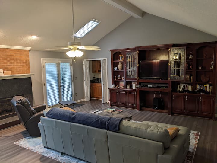 Immaculate, Quiet, Spacious 2br - Riverdale, GA